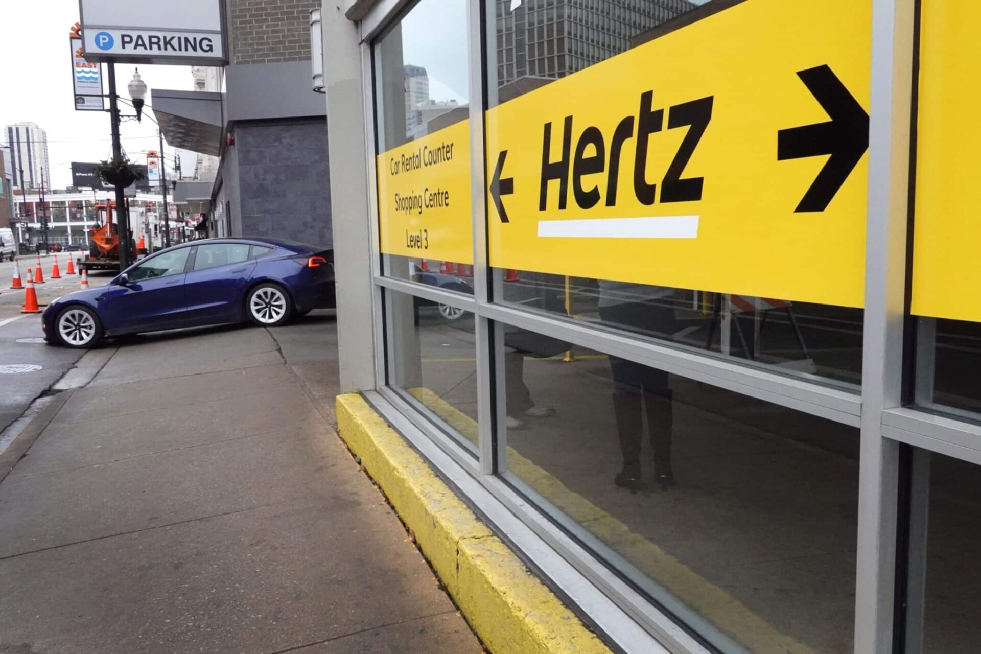 Hertz to sell 20,000 EVs in shift back to gas-powered Cars - Auto ...