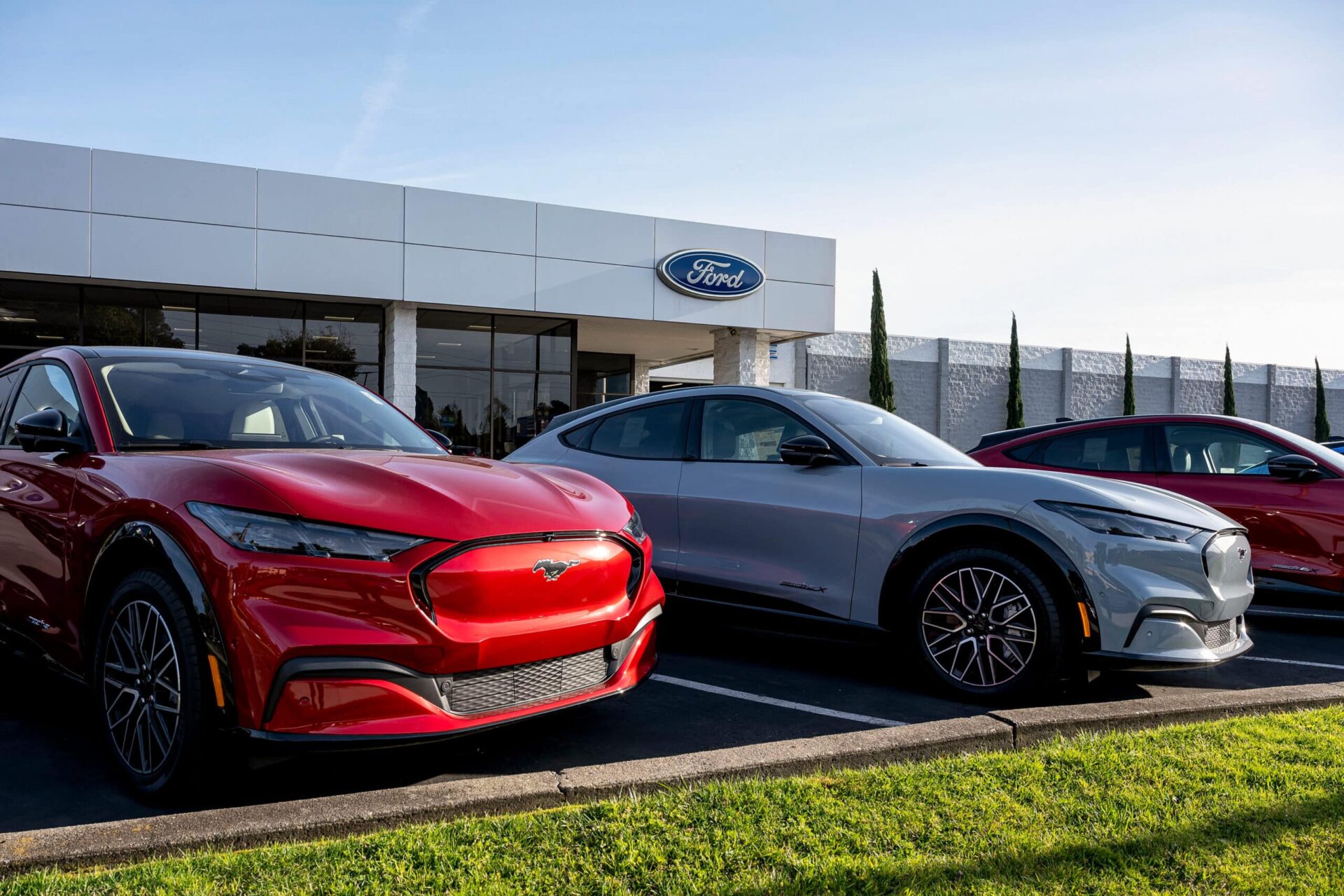 FDIC approves GM Financial Bank, Ford Credit Bank - Auto Finance News