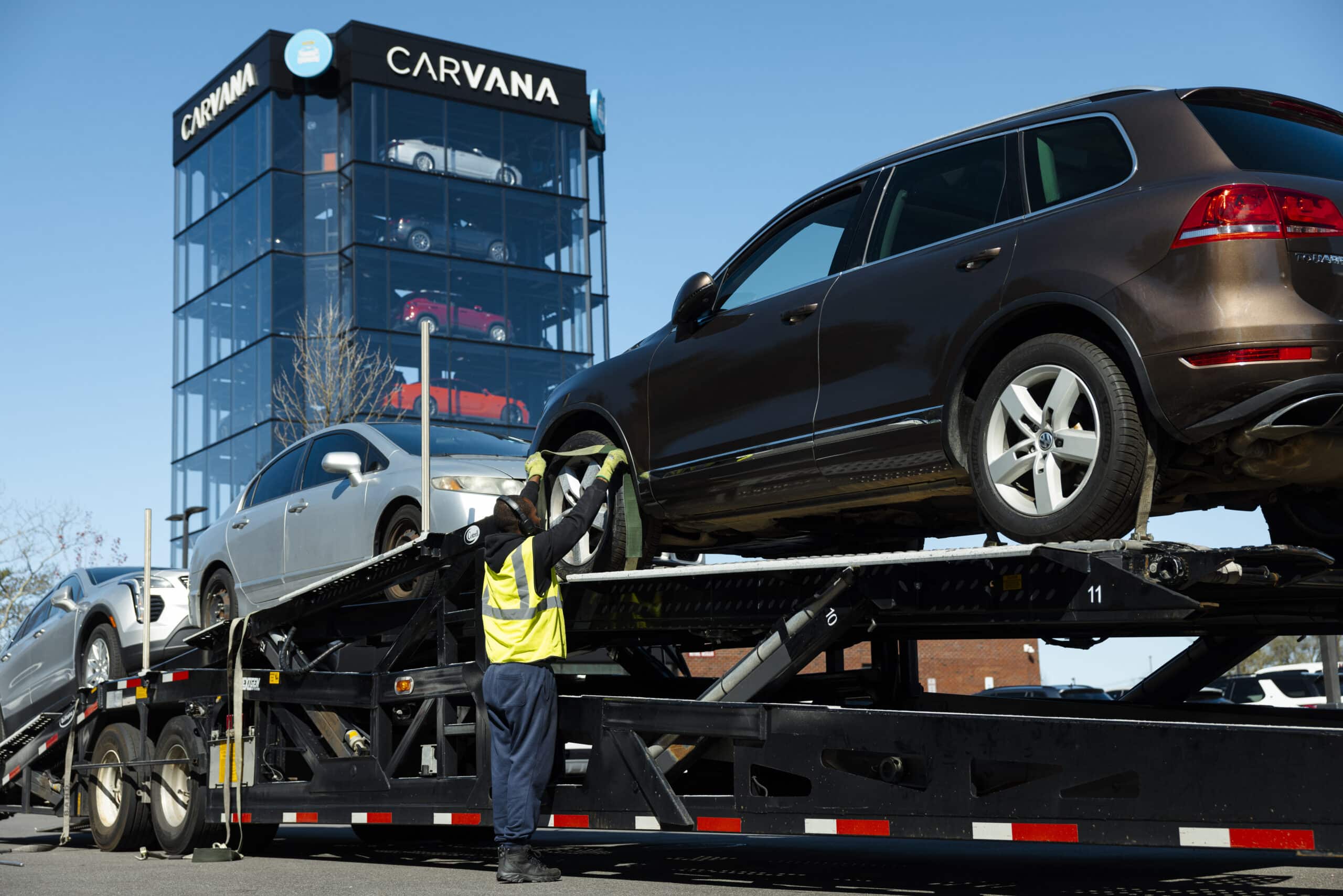 Carvana’s 9,000% rally faces profit test as used-car woes mount - Auto ...